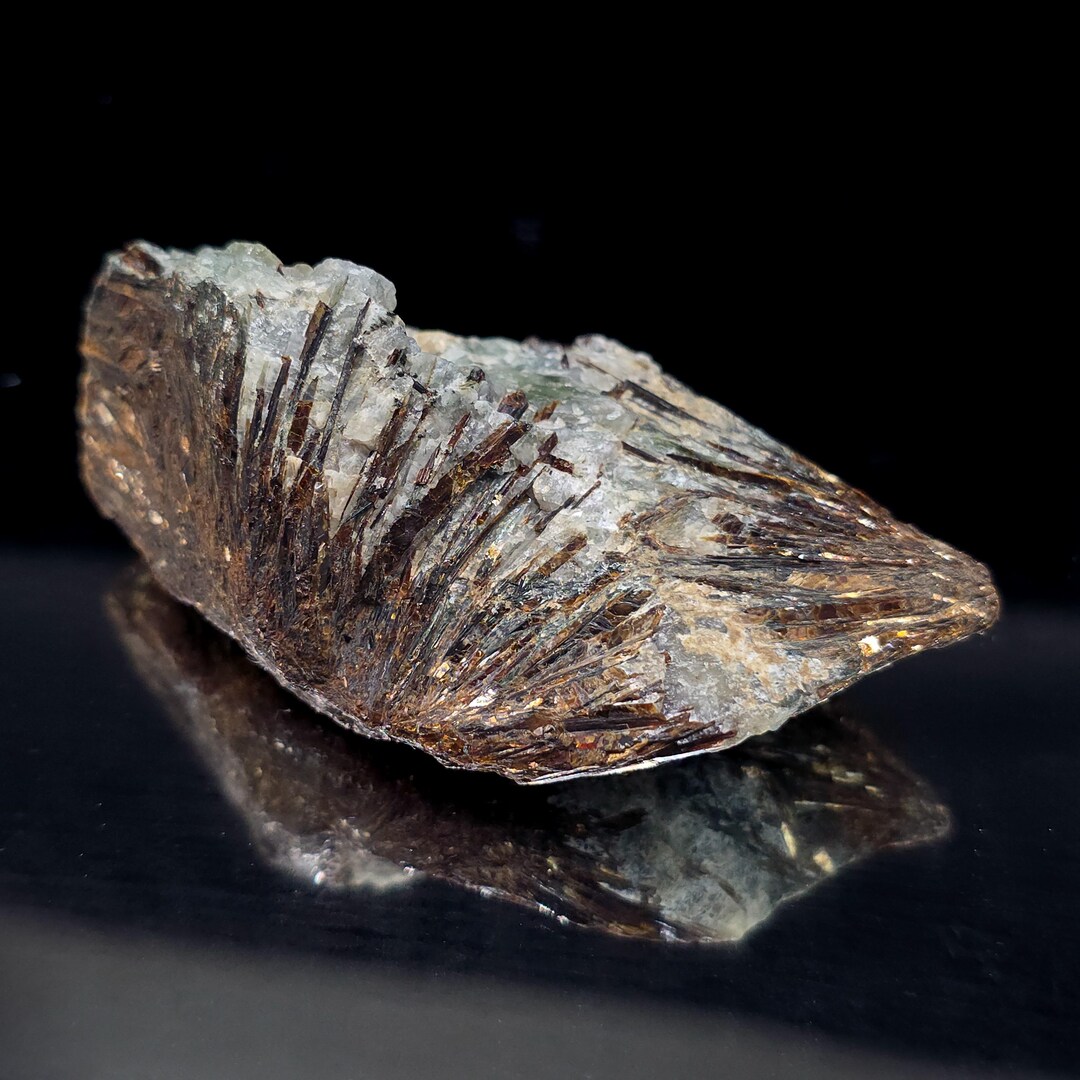 Star-shaped Astrophyllite Crystal Specimen 50g / Khibiny Mountains ...