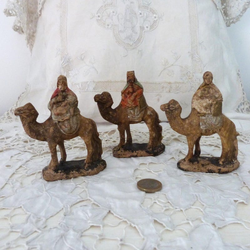 Three Kings on Camels Statues - Etsy Canada