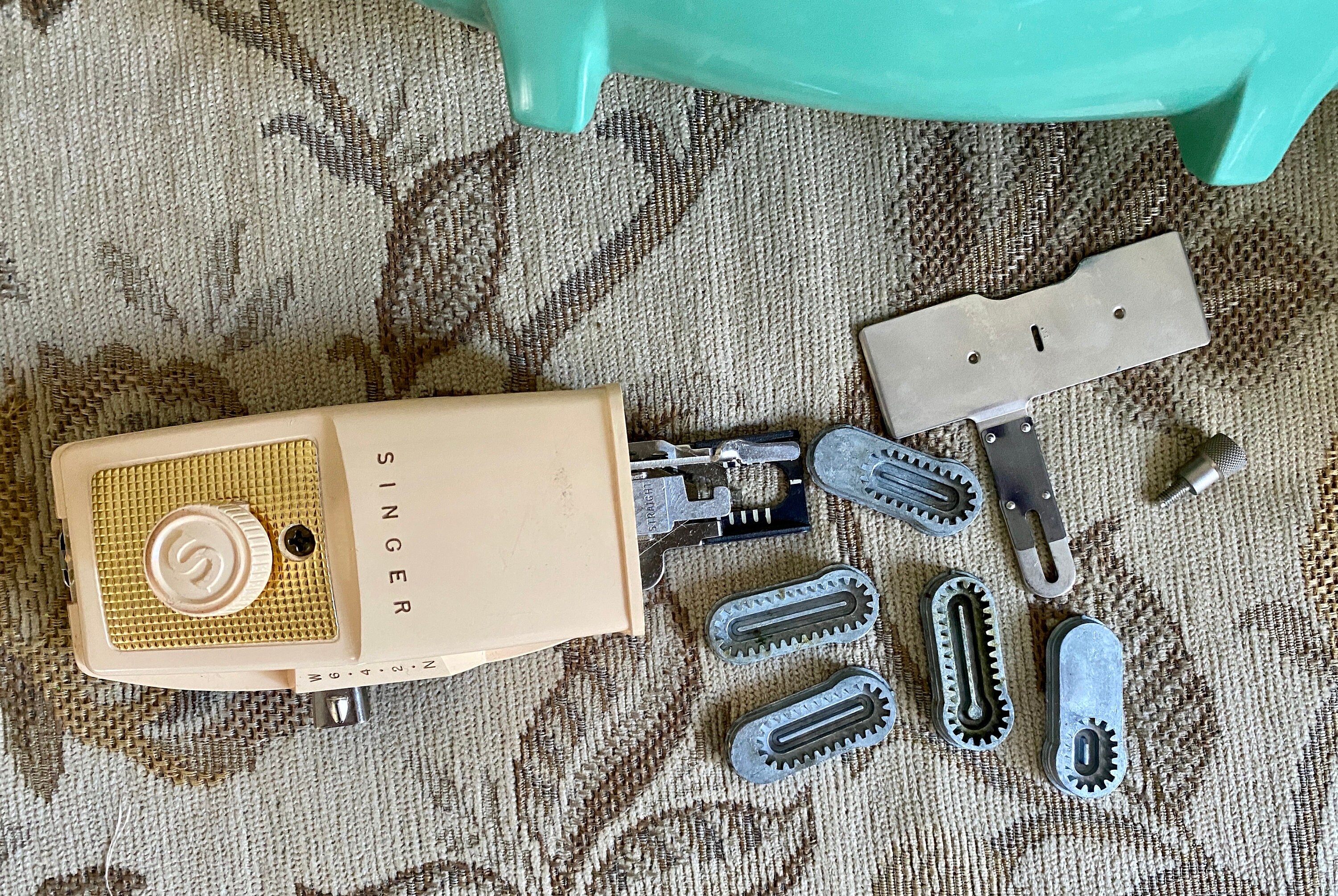 Vintage Automatic Singer Buttonholer, Buttonhole Stitch Attachment ...