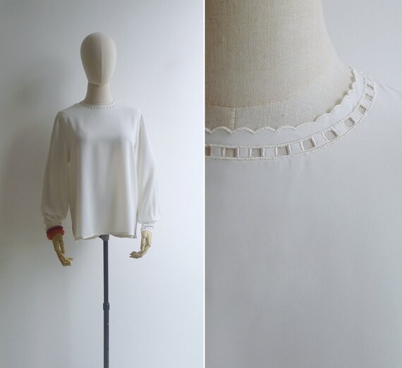 Sale 10% - Vintage '80s White Scallop Edge Ladder Eye… - Gem