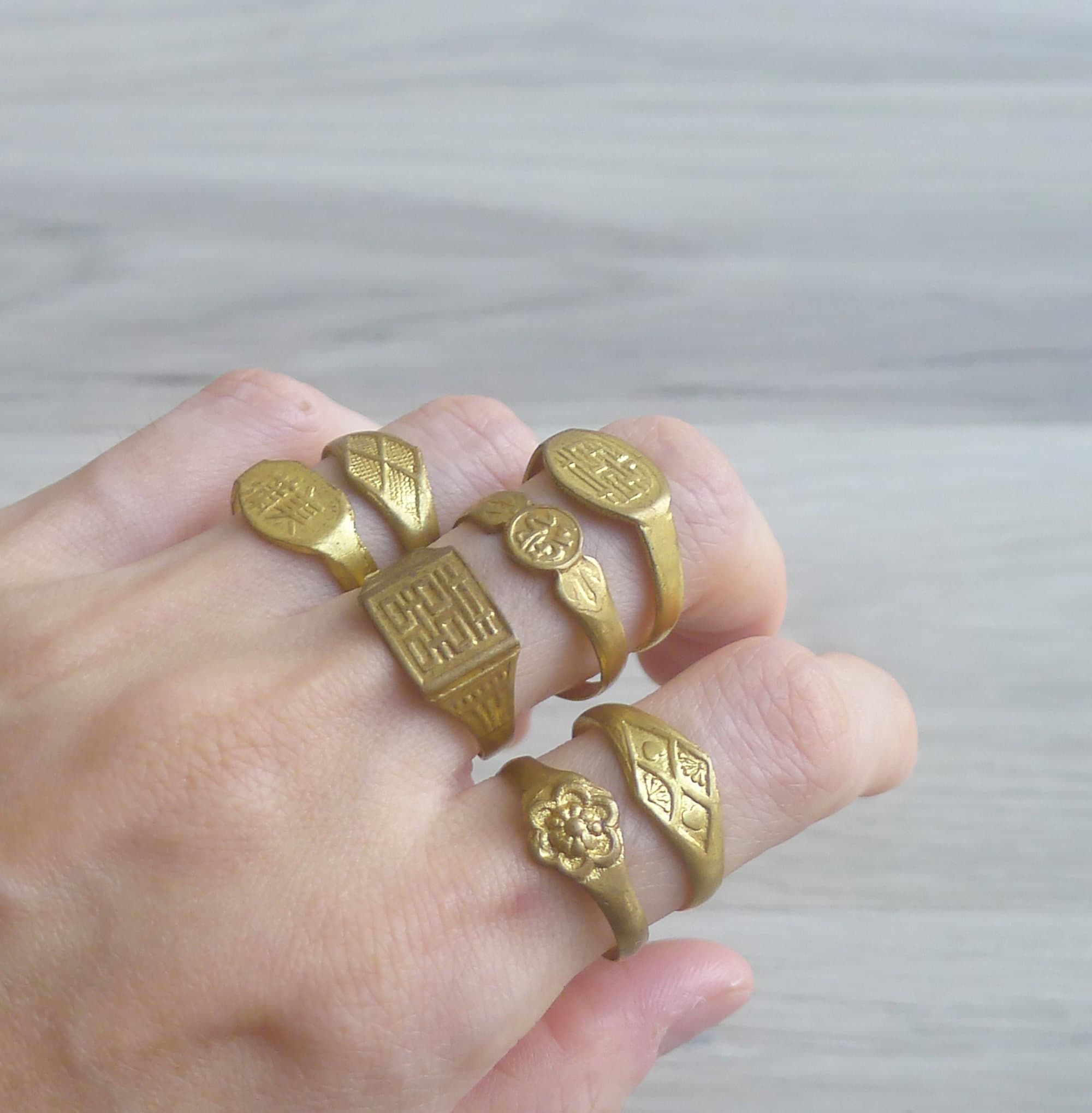 Sale* - Vintage '80s Kitschy Asian Auspicious Symbols Gold Sale* - Vintage '80s Kitschy Asian Auspicious Symbols Gold