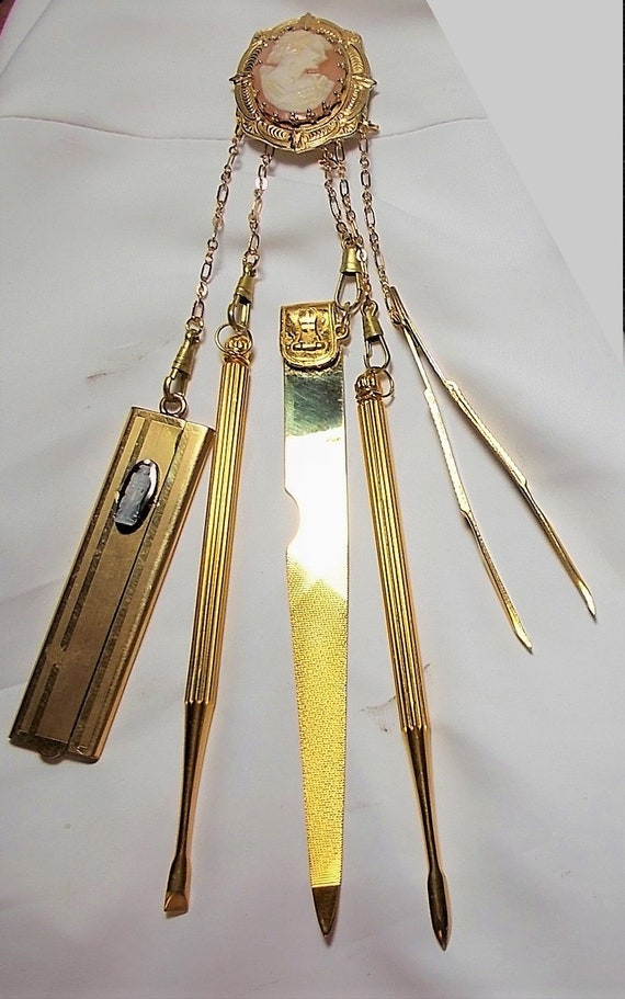 1940 Grooming Barbara Bates CHATELAINE, All Thickly G… - Gem