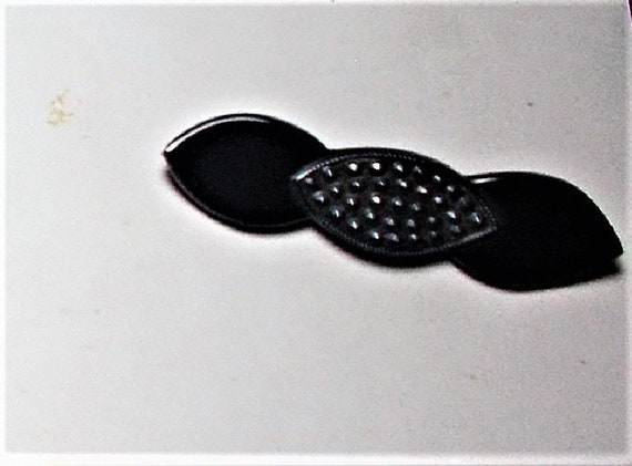 Victorian Wavy w/ Textured Bumps Black Jet Glass Bar … - Gem