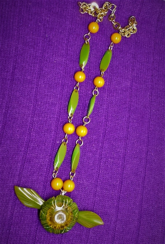 SALE Bakelite Deeply Carved Flower Butterscotch Avoca… - Gem