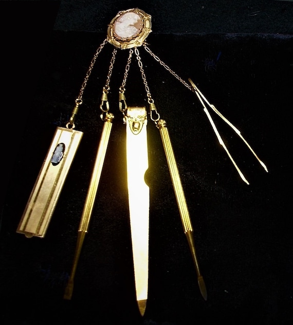 1940 Grooming Barbara Bates CHATELAINE, All Thickly G… - Gem