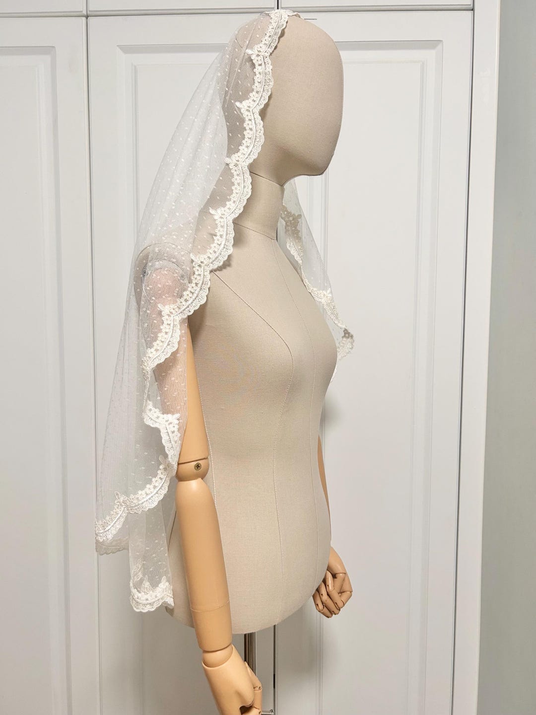 Vintage Beige Scalloped Edge Mantilla Bridal Veil Floral Lace Wedding ...