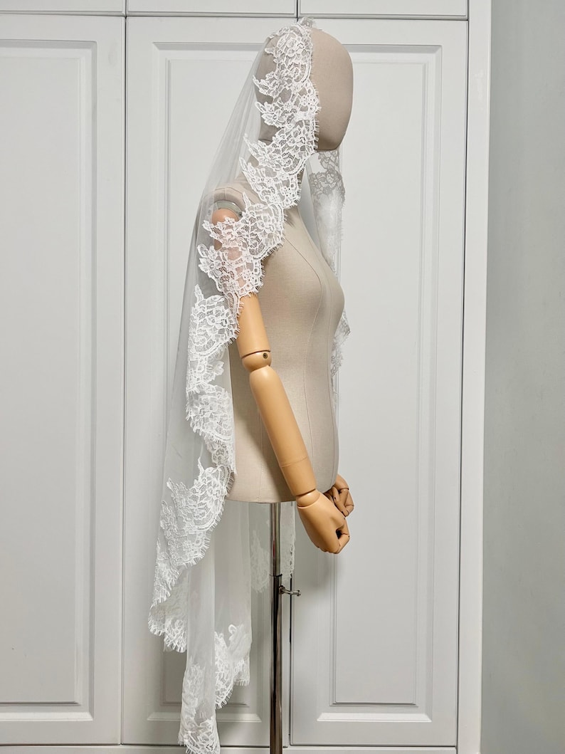 Ivory Mantilla Bridal Veil Elegant Ivory Floral Lace Scalloped Edge ...