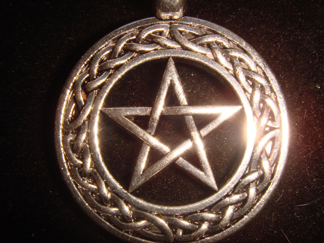 Celtic Knot Border Pentacle Pendant W Pentacle Toggle - Etsy