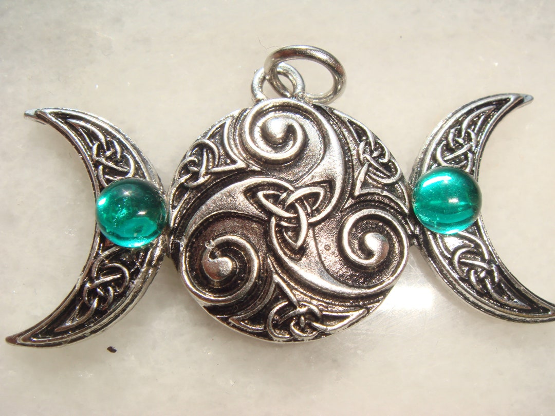 Celtic Knots Triple Moon Goddess Triskele With Center Triquetra ...