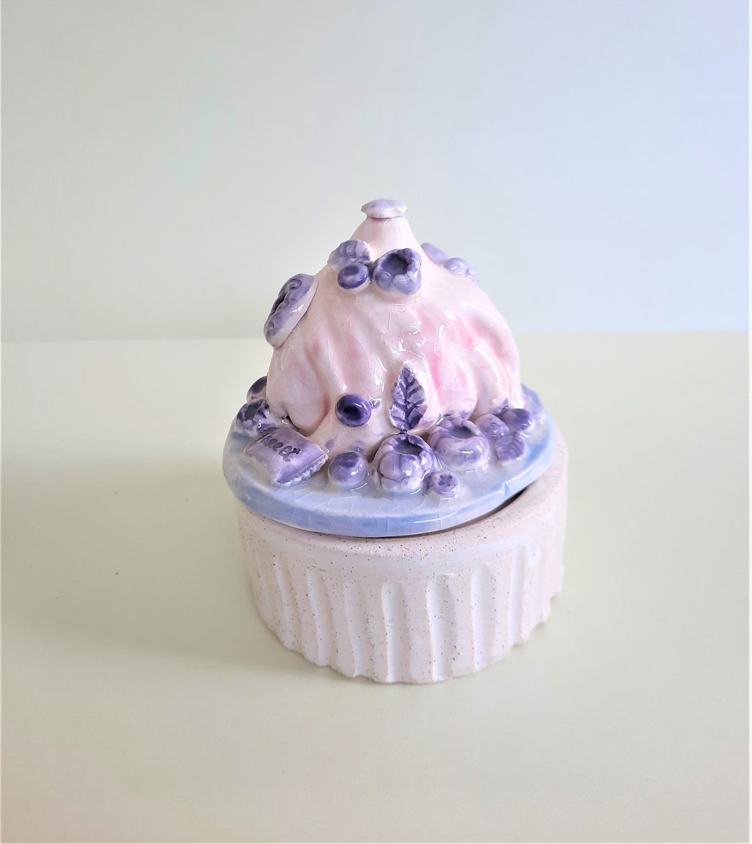 Cute Nostalgic Kitsch Retro Ceramic Cupcake Box Decorated: Blueberries ...