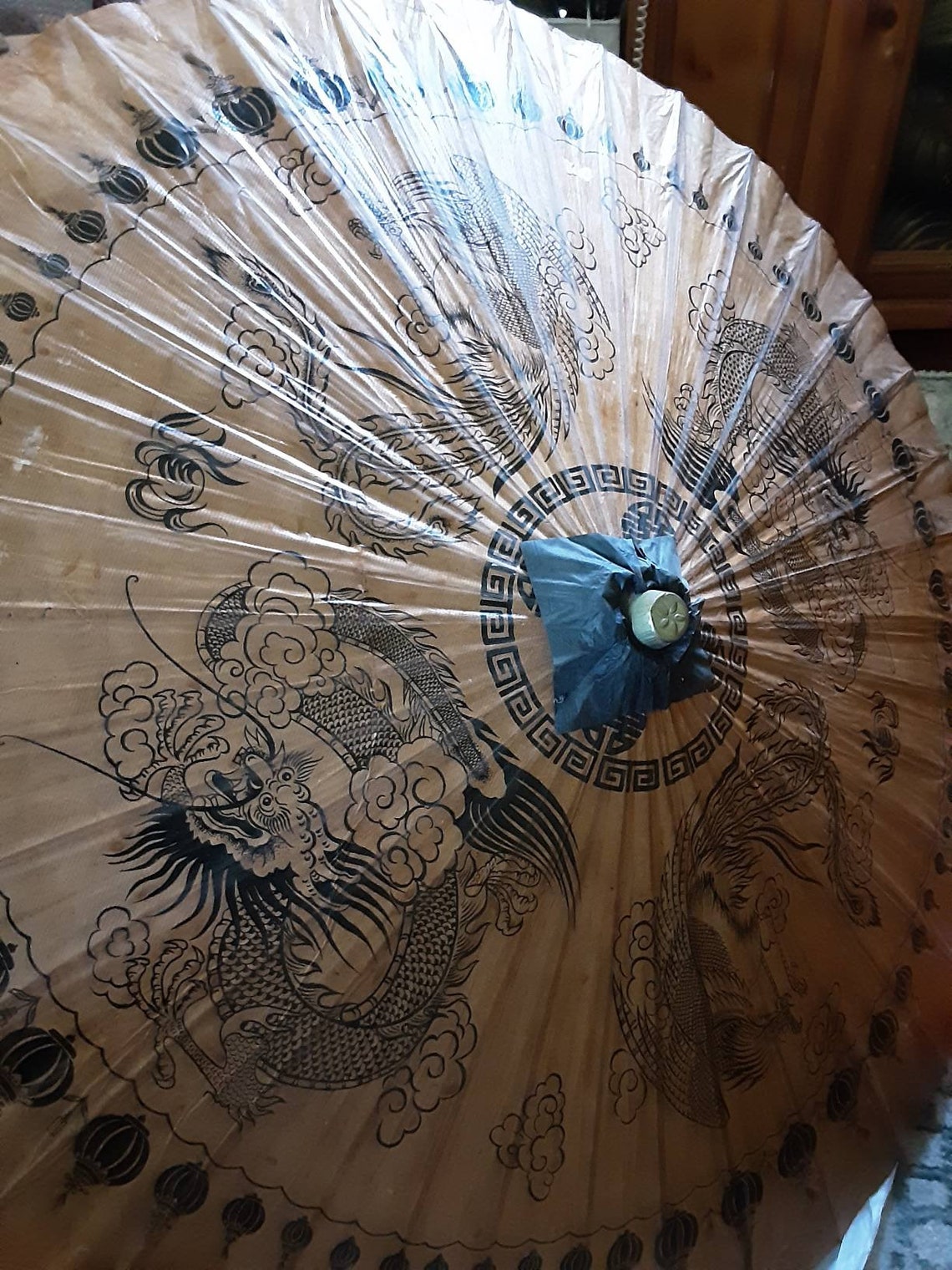Parasol 40 Inches Featuring Dragons, Hand Painted, Catches Made With ...
