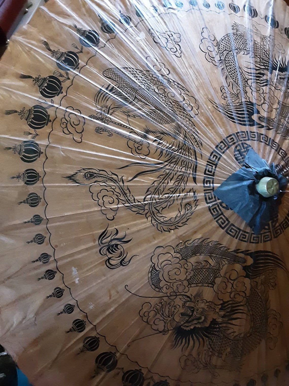 Parasol 40 Inches Featuring Dragons, Hand Painted, Catches Made With ...