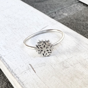 Handmade Sterling Silver Snowflake Ring: Holiday Jewelry - Etsy