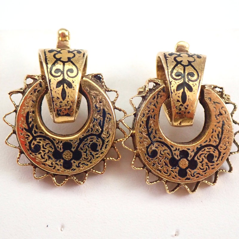 Victorian Gifts - 60+ Gift Ideas for 2025
