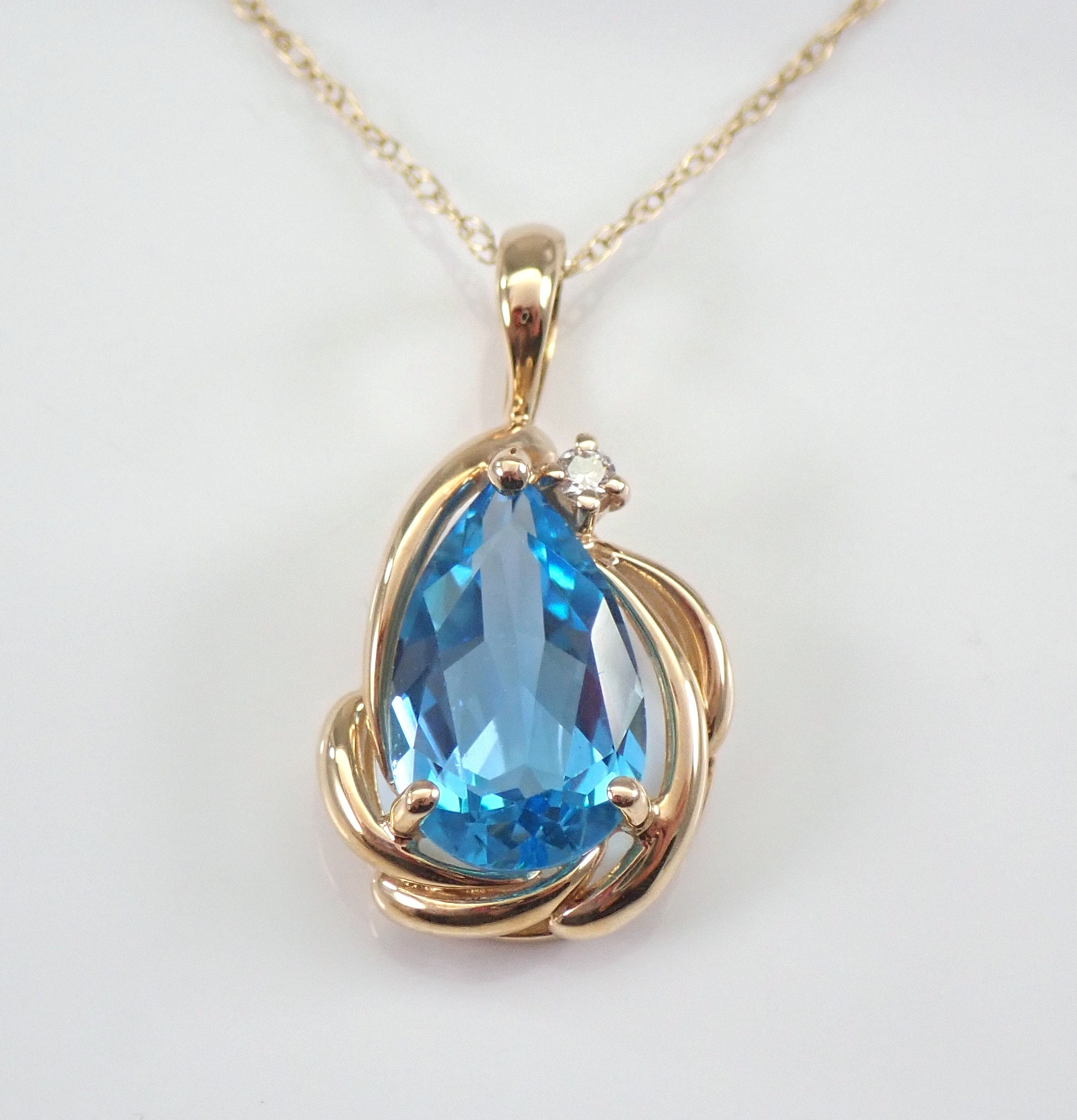 14K Yellow Gold Estate Blue Topaz and Diamond Pendant 18 Chain Necklace ... 14K Yellow Gold Estate Blue Topaz and Diamond Pendant 18 Chain Necklace ...