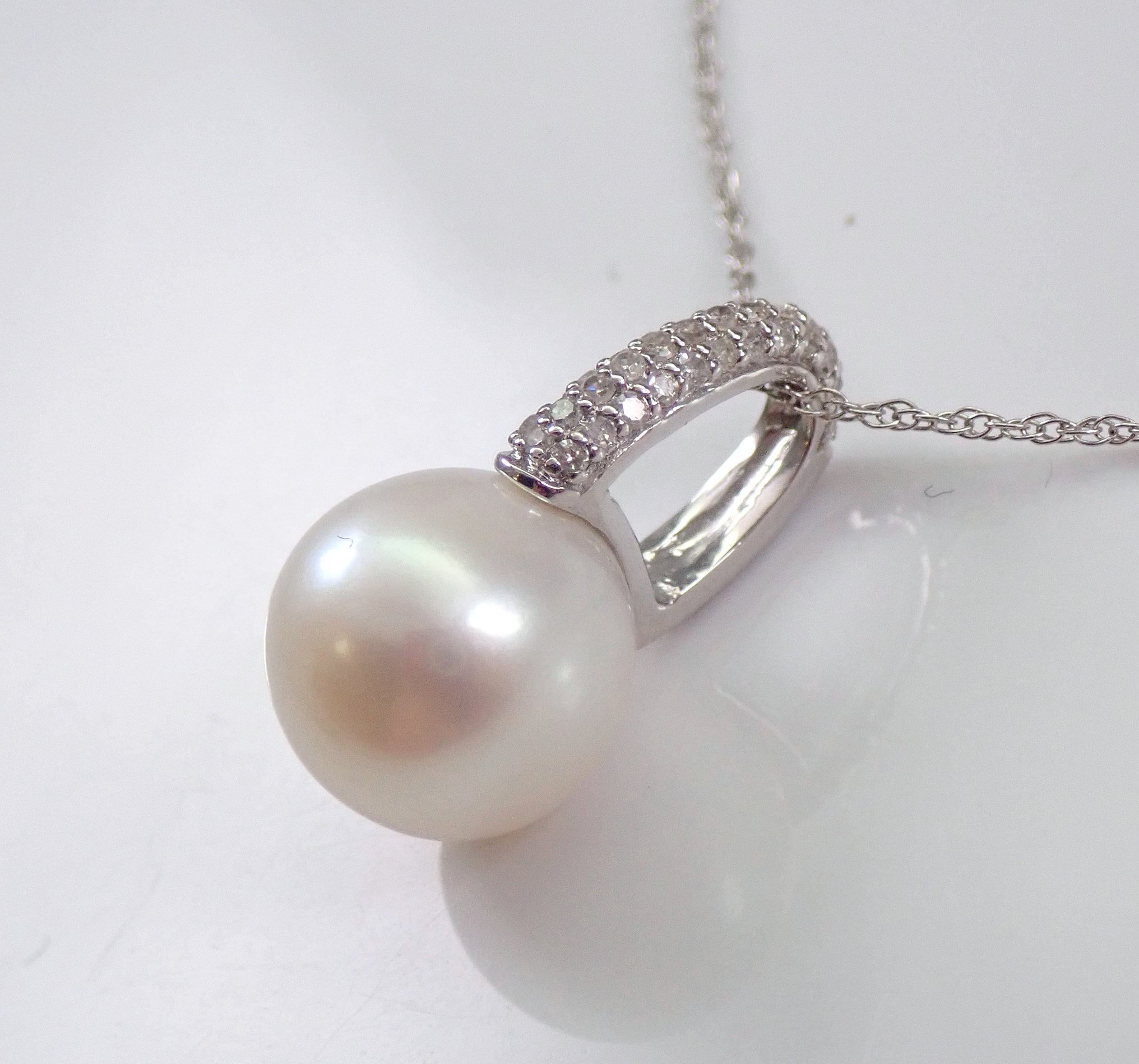 Single Pearl Drop Necklace