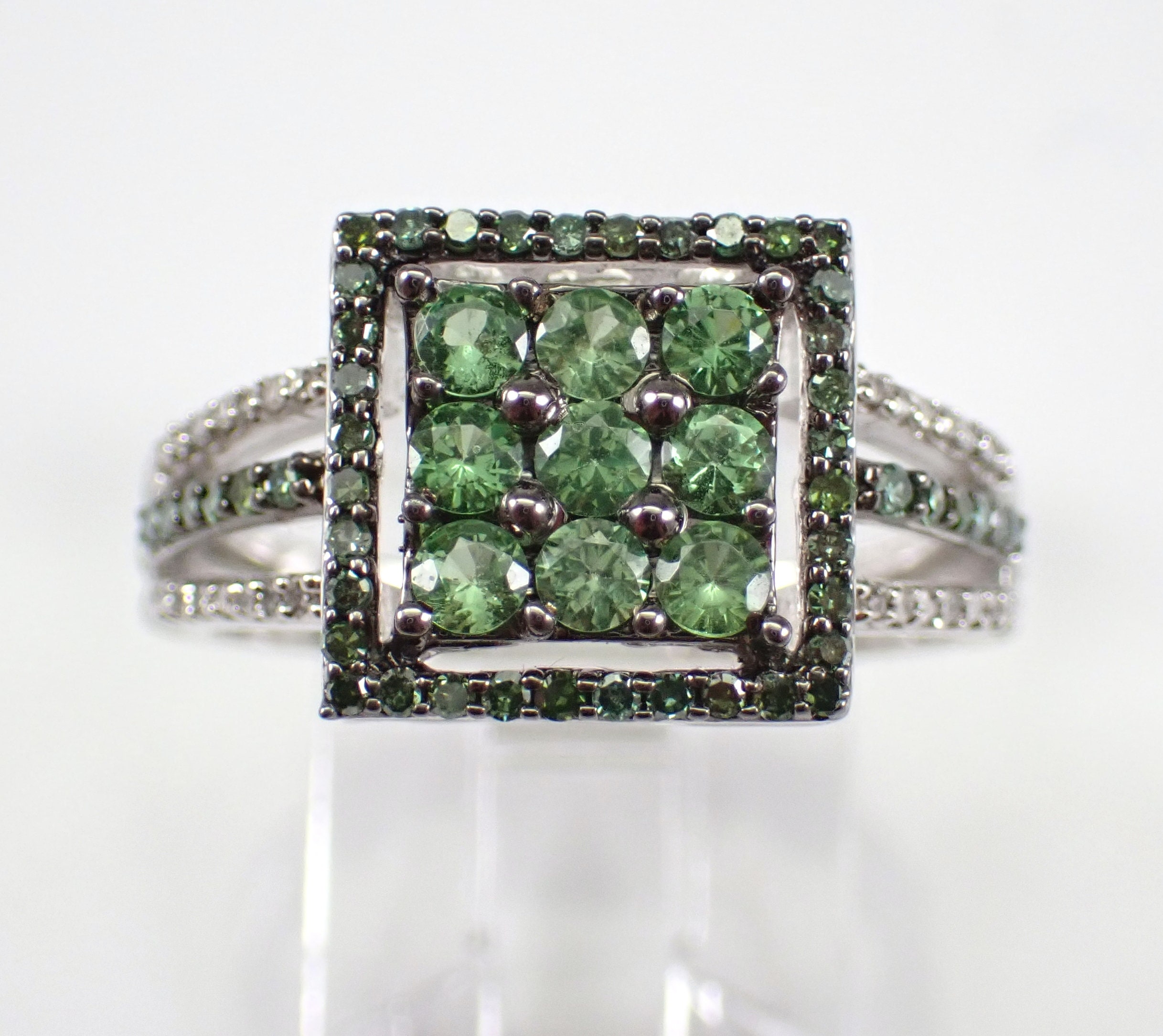 Fancy Green Diamond Ring