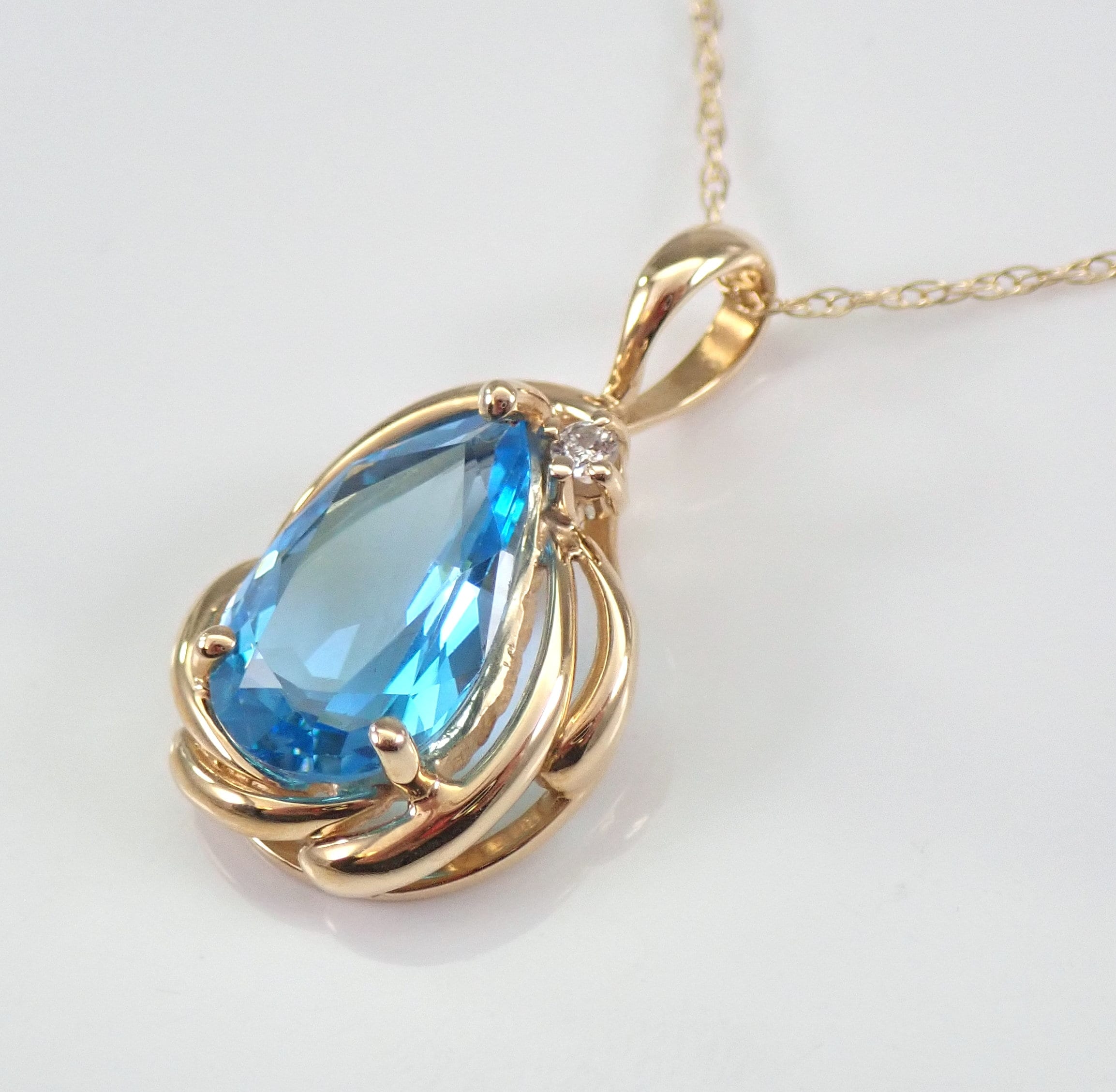14K Yellow Gold Estate Blue Topaz and Diamond Pendant 18 Chain Necklace ... 14K Yellow Gold Estate Blue Topaz and Diamond Pendant 18 Chain Necklace ...