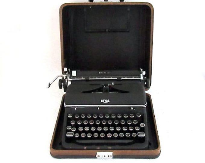 Vintage Royal Quiet De Luxe Typewriter With Case – 1950s Portable ...