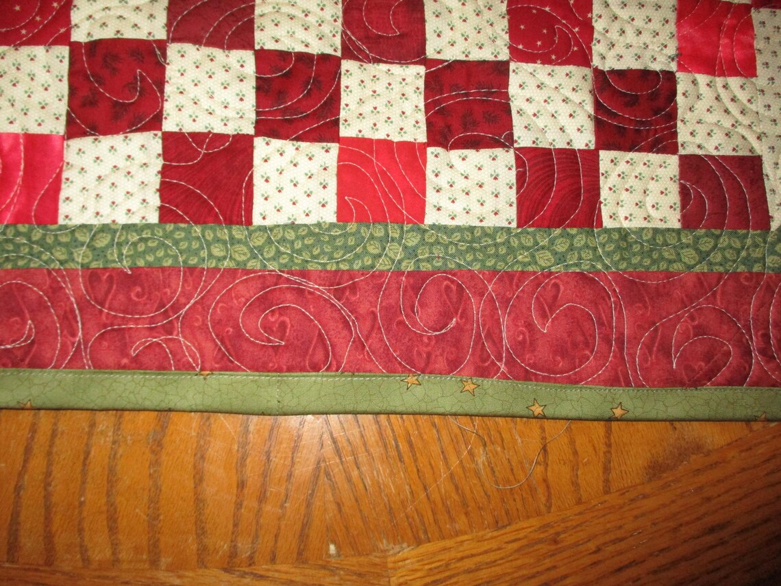 Red Nine Patch Table Runner, Valentine Quilt 0128-01 - Etsy