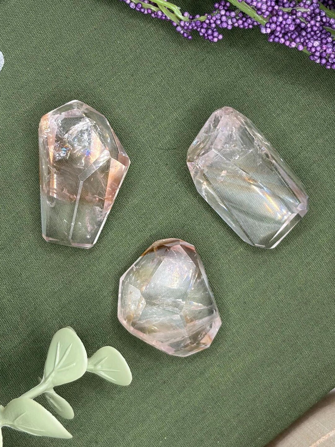 Uv-reactive Amethyst Freeform / Fluorescent Quartz Gemstone / High ...