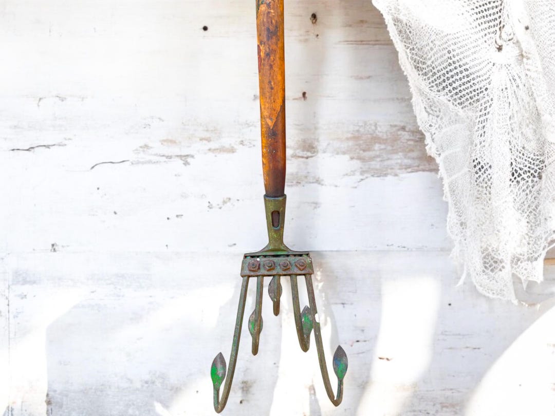 Antique 5-tine Farmhouse Cultivator Tool / Green Chippy Paint Garden ...