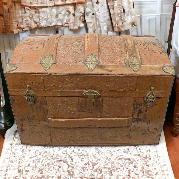 Antique Trunk - Etsy