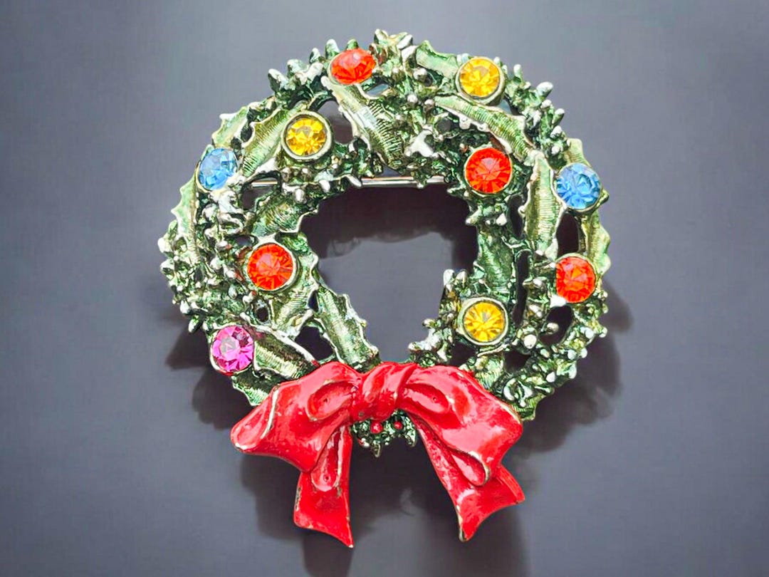 Vintage Enameled Christmas Wreath Brooch With Rhinestones / Festive ...