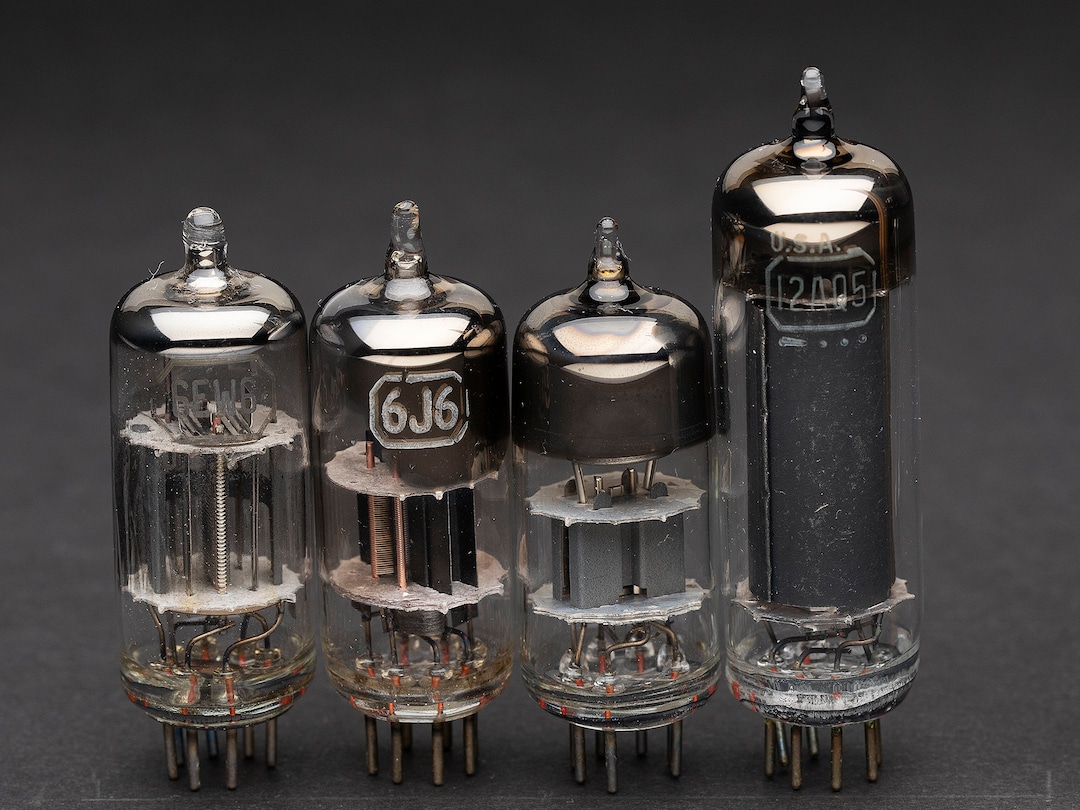 4 Vintage Vacuum Tubes, Radio Electron Tubes, Audio Amp or Amplifier Tubes 6EW6, 6J6, 12AQ5 ...