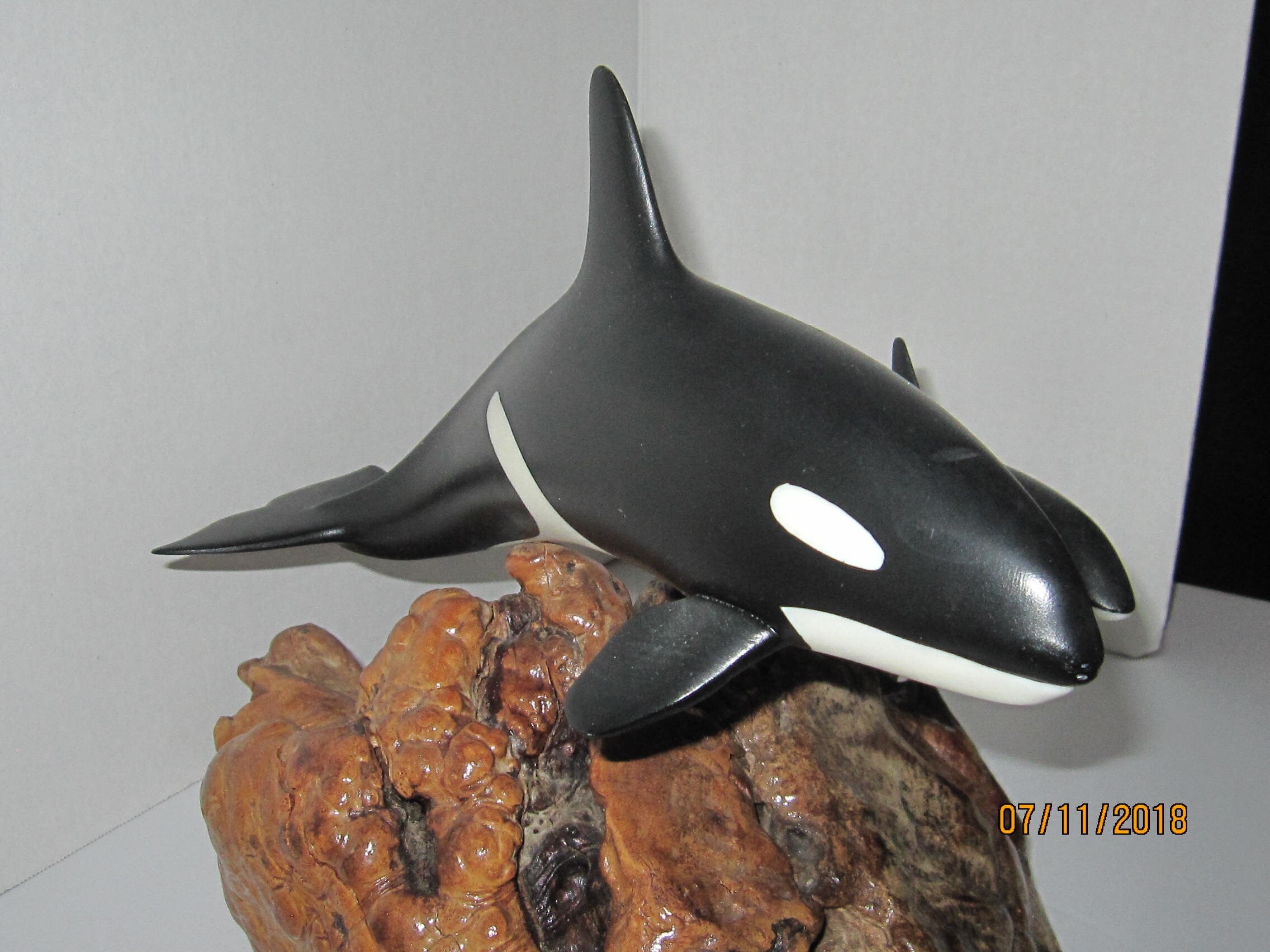 Vintage Pair of Orca Killer Whales Burl Wood Base Sculpture Figurine