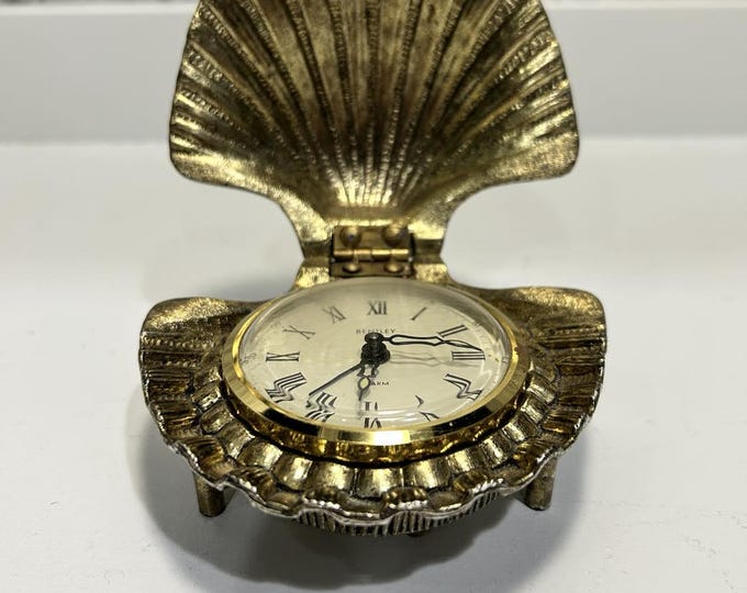 Vintage MCM Mod Gold Tone Bentley Clam Shell Wind up Travel Alarm Clock ...