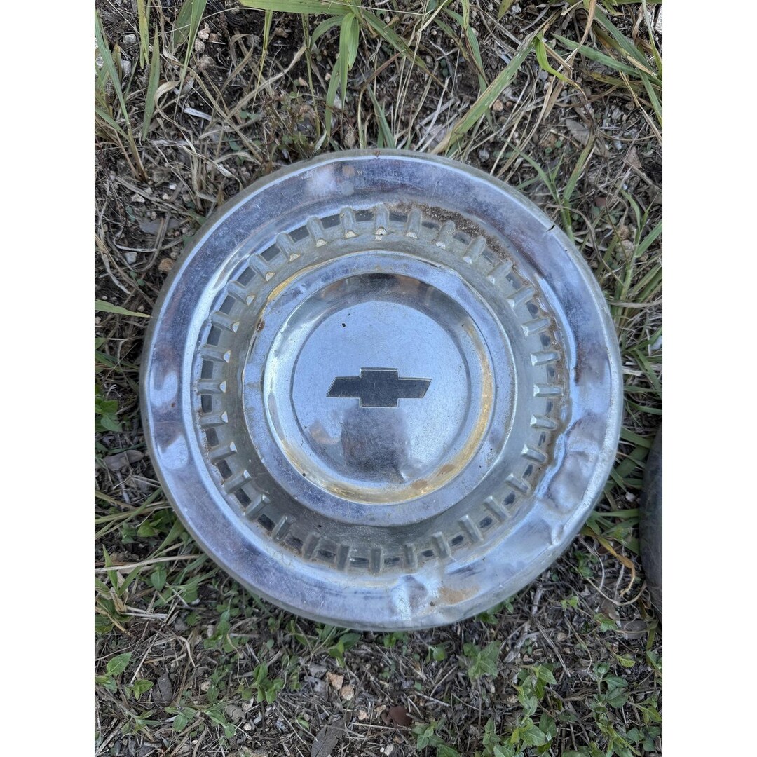 Vintage 1960 Chevrolet Hubcap 10.5" Chevy Bowtie Wheel Cover C10 Impala ...