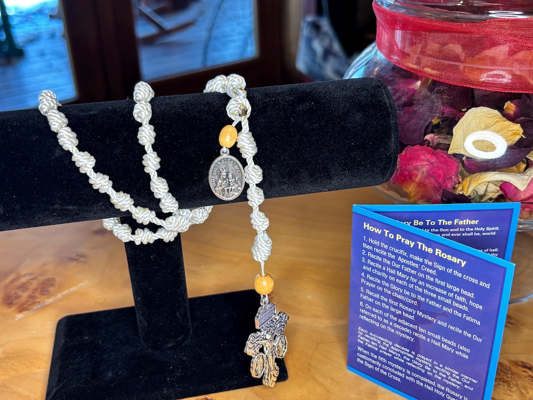 The Little Flower | White and Gold Knotted Rosary | Our Lady of Mount ...