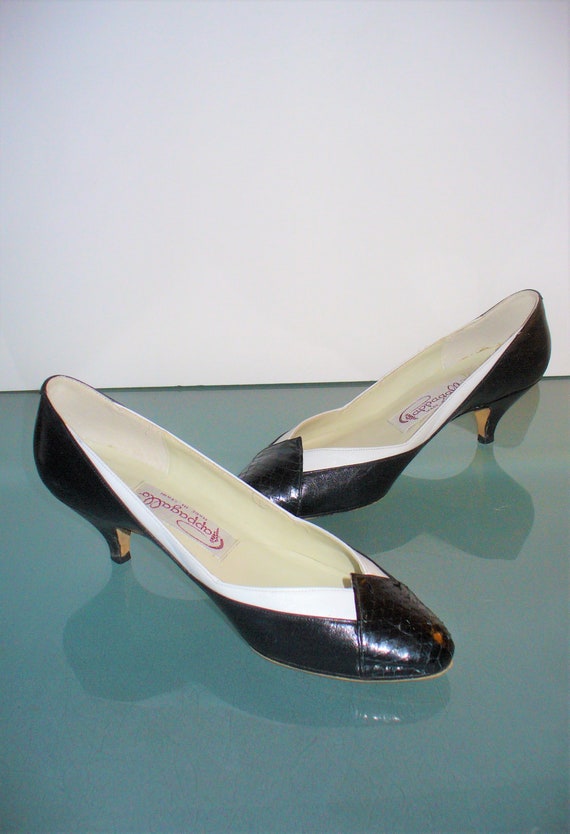 Vintage Pappagallo Spectator Leather Pumps Size 5.5 US - Gem