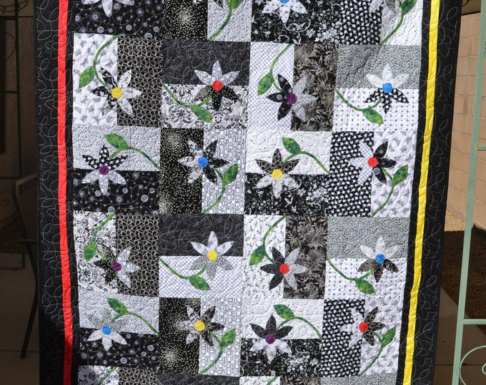 Black & White UPSY DAISY Twin Quilt - Etsy