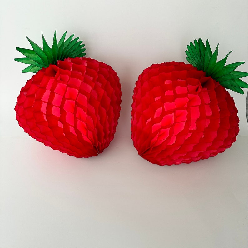 Paper Strawberry Honeycomb Decoration: Berry Sweet Party Decor (39cm ...