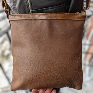 Sac De Cuir Italien Souple Brun. Bourse De Cuir Rustique. Bandoulière ...