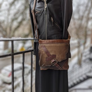 Sac De Cuir Italien Souple Brun. Bourse De Cuir Rustique. Bandoulière ...