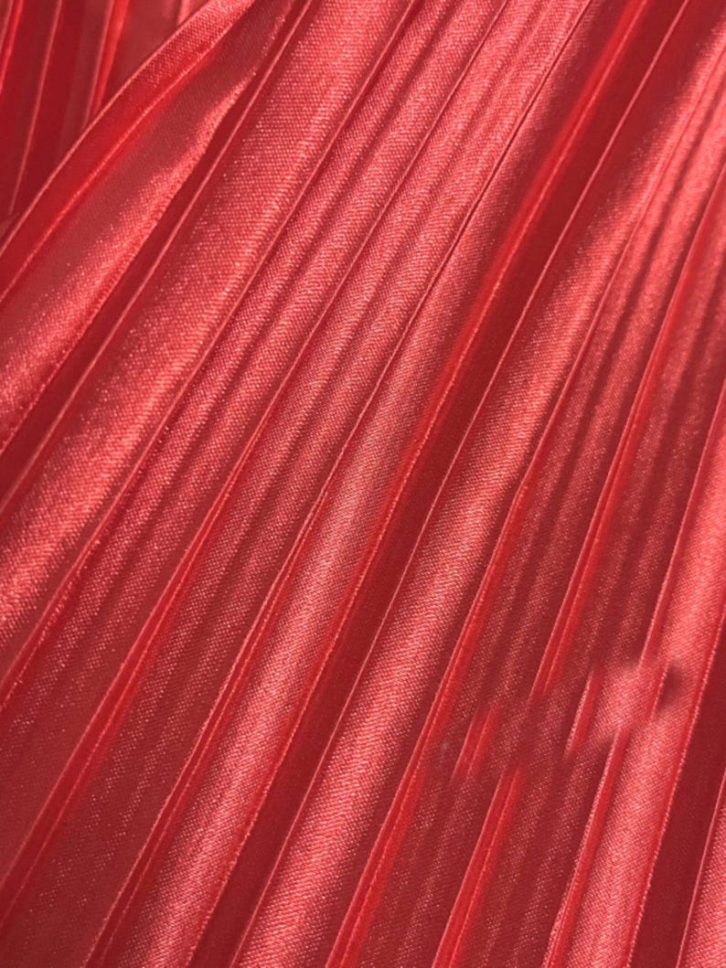 1.5 Meters Wide Red Flowing Pleat Ruffle Organ Fabric Performance ...