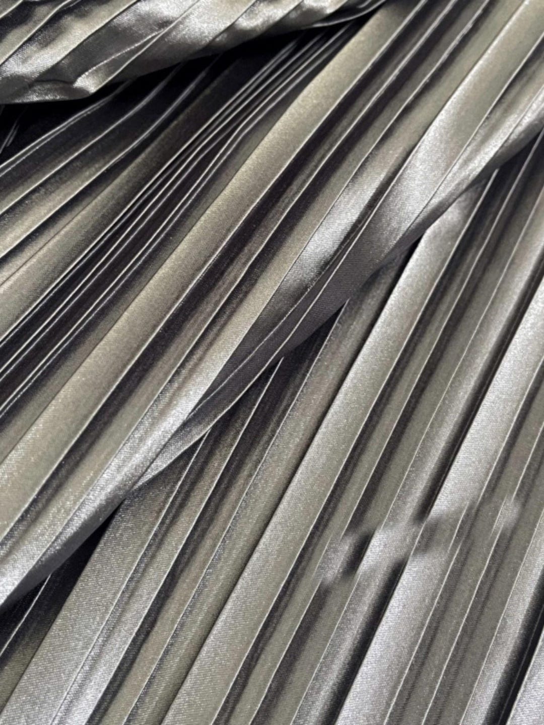 1.5 Meters Wide Gray Glossy Flowing Pleat Ruffle Fabric Performance ...