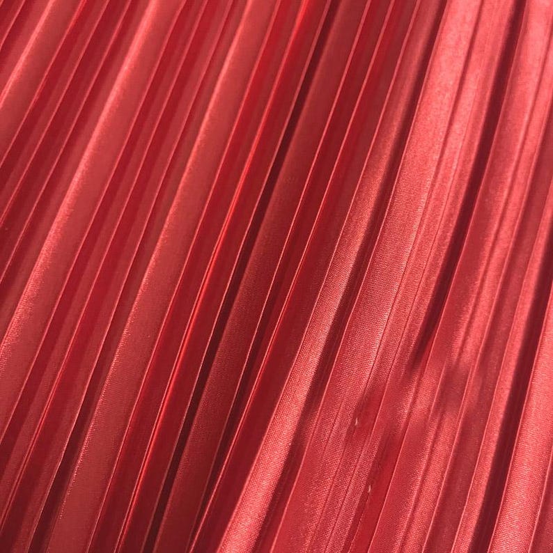 1.5 Meters Wide Red Flowing Pleat Ruffle Organ Fabric Performance ...