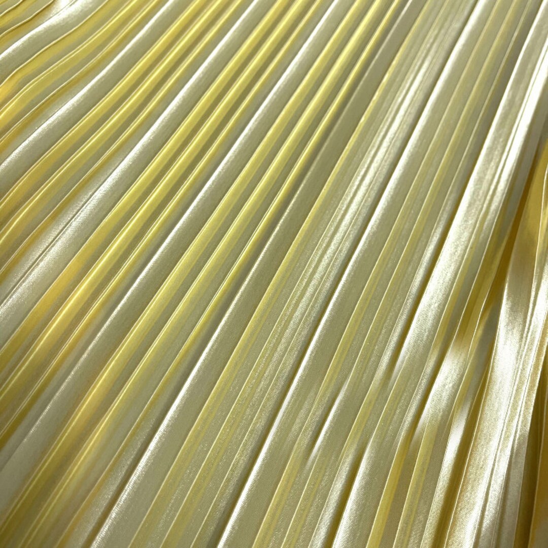 Yellow Costume Glossy Wrinkled Texture Fabric Ruffle Organ Wedding ...