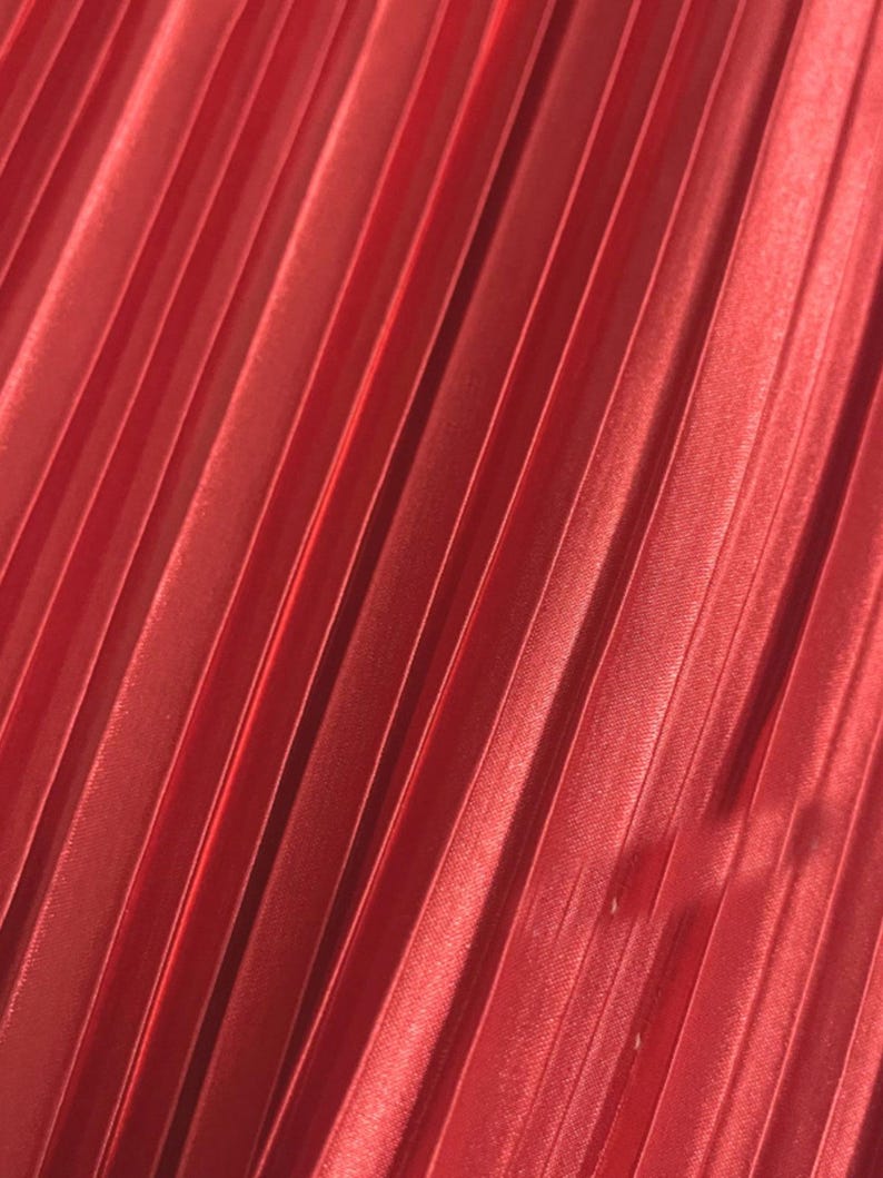 1.5 Meters Wide Red Flowing Pleat Ruffle Organ Fabric Performance ...
