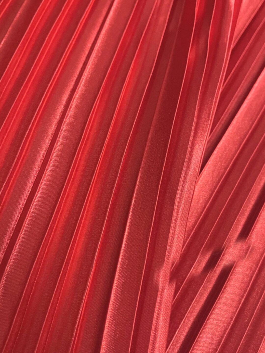 1.5 Meters Wide Red Flowing Pleat Ruffle Organ Fabric Performance ...
