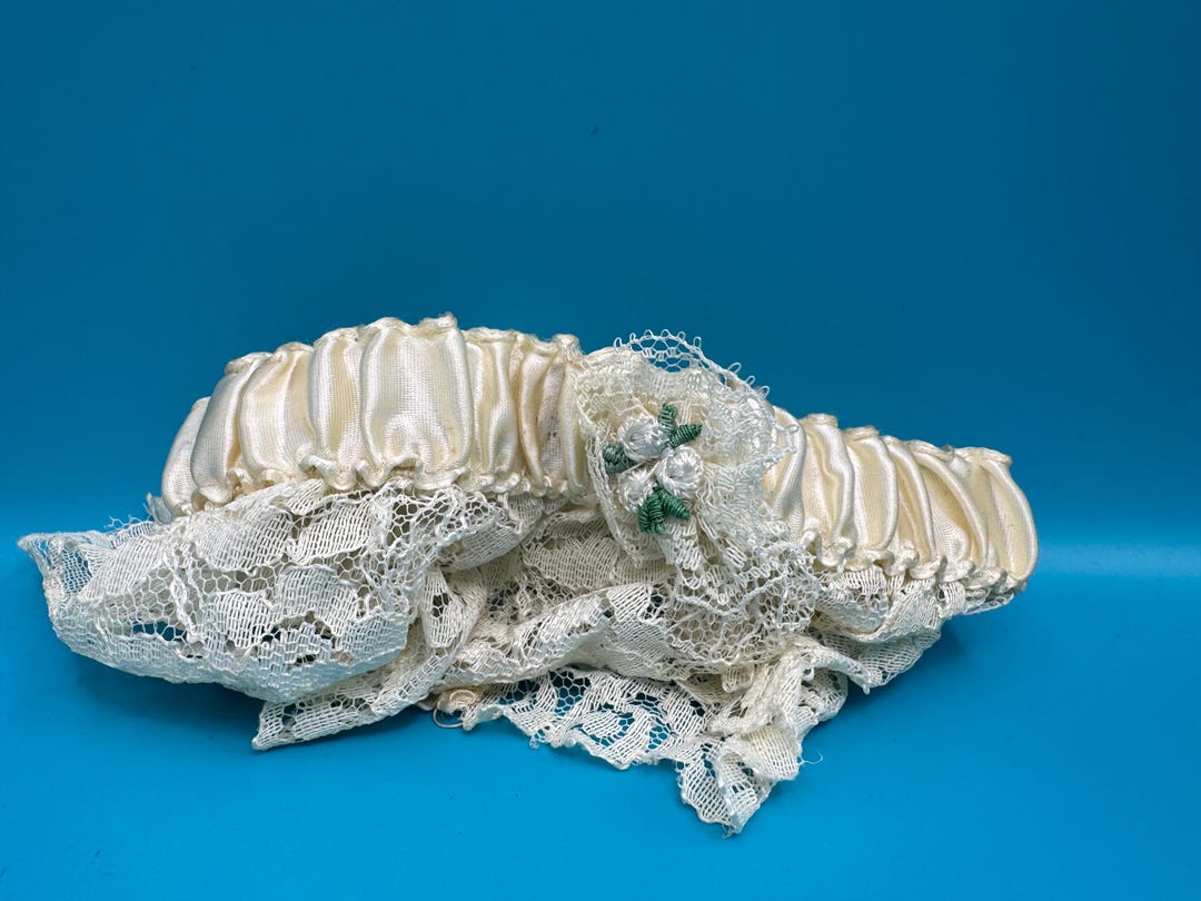 Vintage Handmade Ivory Lace and Satin Wedding Garter. - Etsy