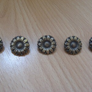 Antique Gold Effect or Gold Tone, Flower Buttons X5, Buttons,metal ...