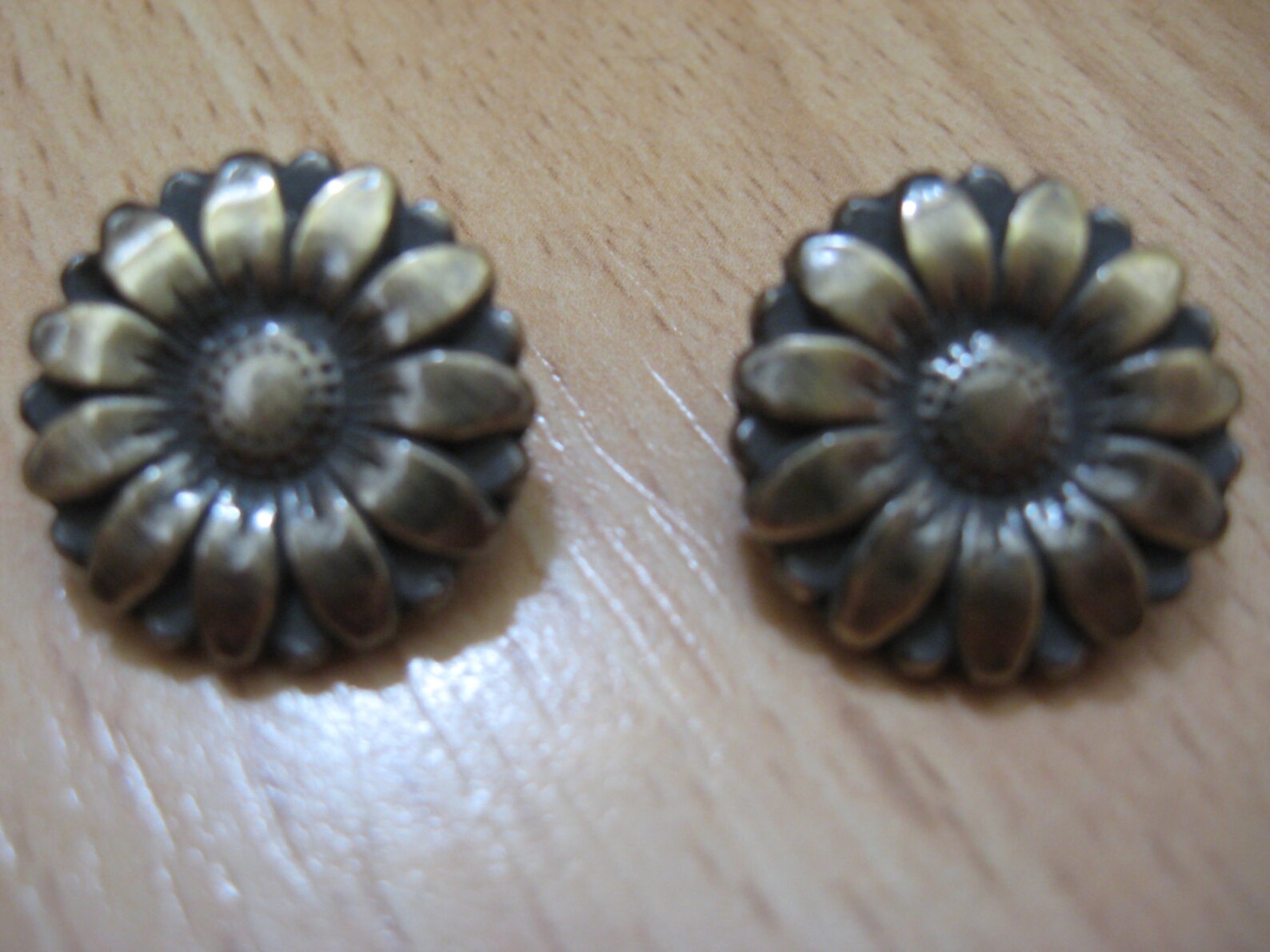 Antique Gold Effect or Gold Tone, Flower Buttons X5, Buttons,metal ...
