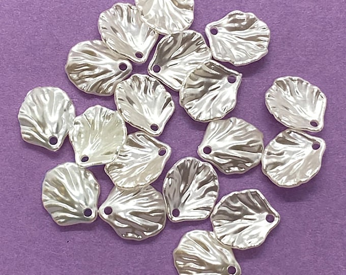 Pearlized Seashell Charms, 18 Pieces, Seashell Beads, off White ...