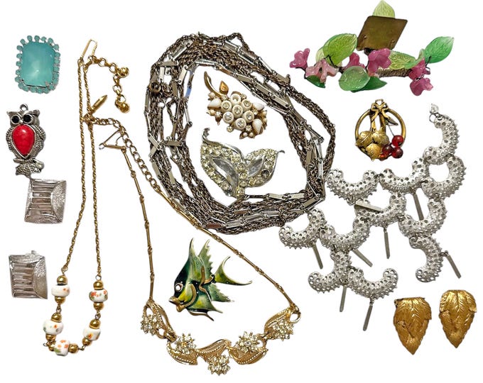 Assorted Broken Vintage Jewelry Pieces and Parts, 15 Pieces ...