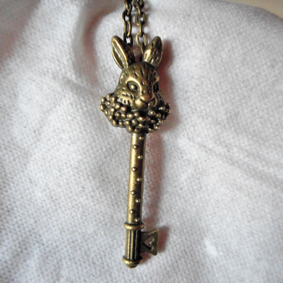 Alice in Wonderland/white Rabbit Key Necklace - Etsy